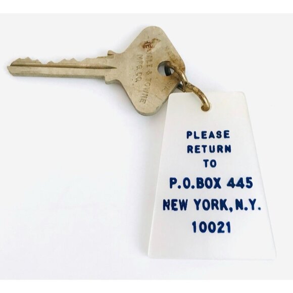 Other | Vintage New York Ny Hotel Key Fob 718 Usa Nyc Motel Inn White ...